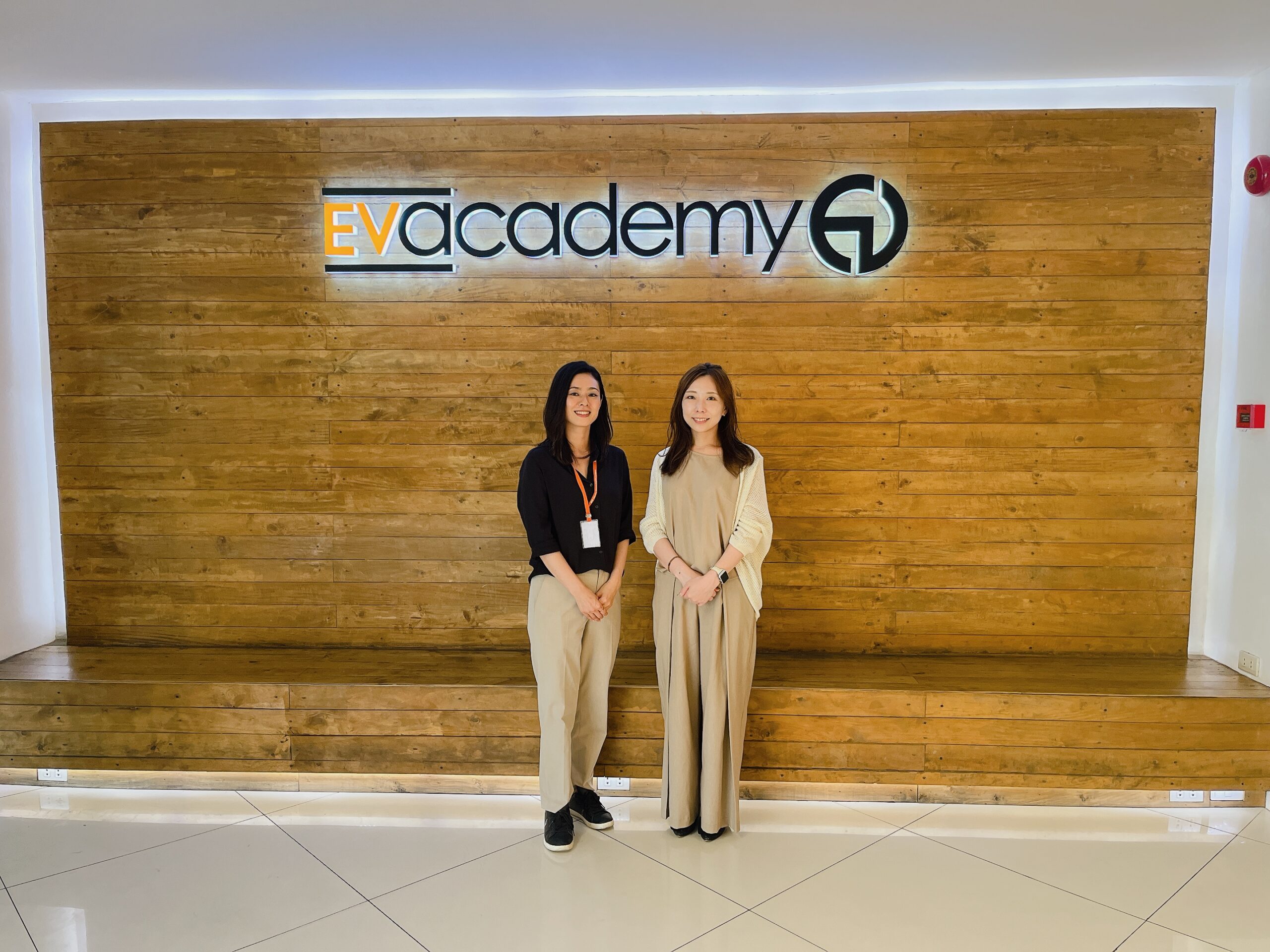 EV Academy（イーブイアカデミー）【2026年度】 - 海外留学のワールドアベニュー